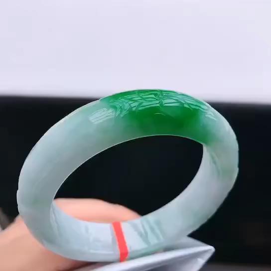 看看缅甸翡翠玉手镯漂亮吗?
