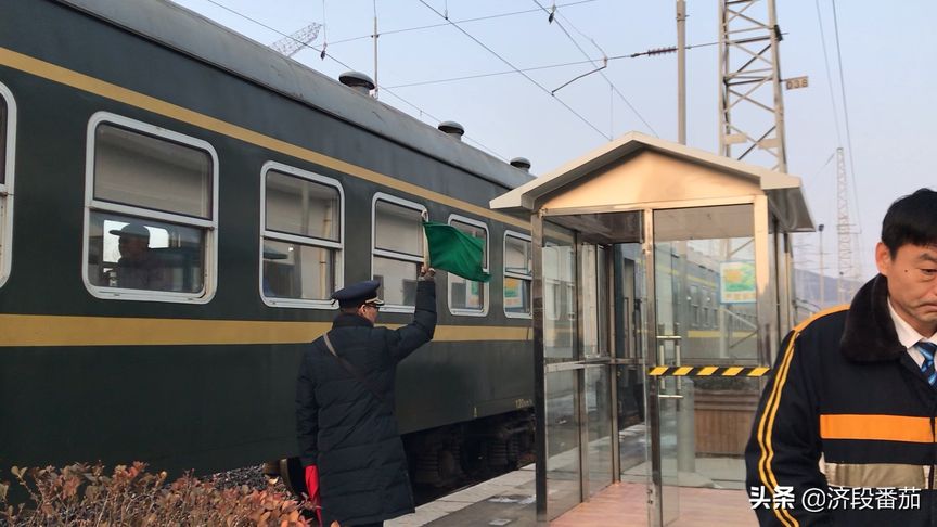 【中国铁路】7054次小火车南博山站出站