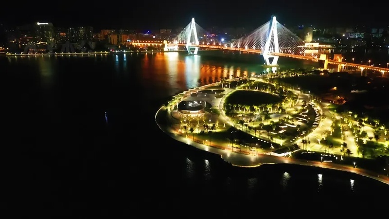 一镜到底带你看夜晚的云洞图书馆