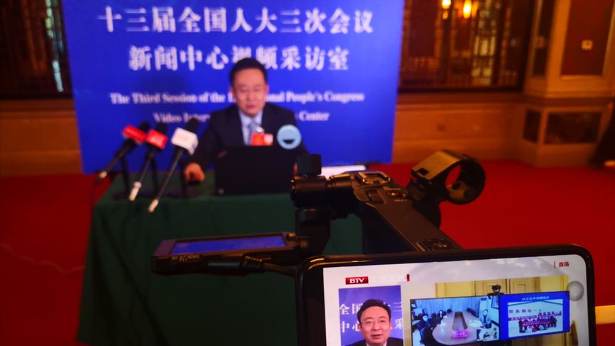 6点半起床直播,晚9点还在工作…独家揭秘人大代表的一天!