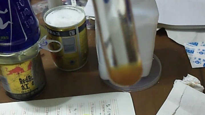 硫酸铝和氢氧化钾反应刚开始出现白色絮状沉淀,一摇试管就变了,这是...