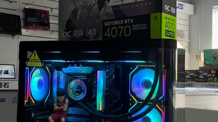 华硕PA-296海景房机箱装机效果实拍!