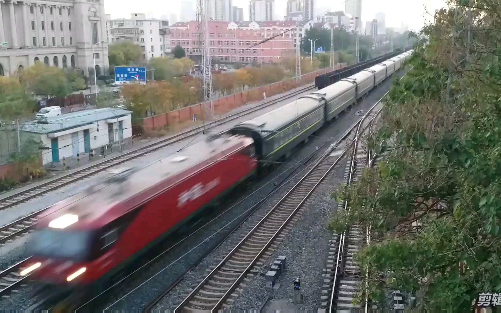 【天津火车迷】傍晚的津山线(K2048次双机牵引,视频最后有天津不...