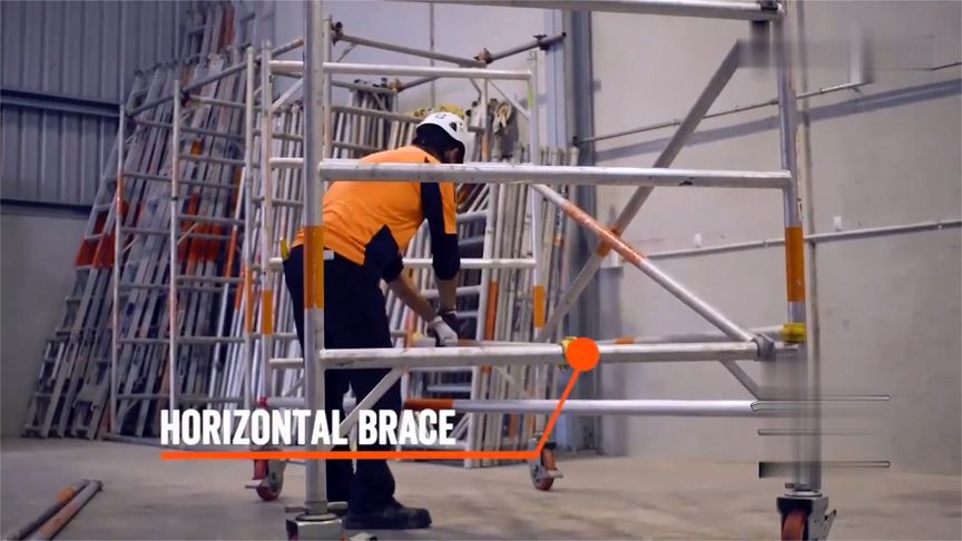 国外移动式铝合金脚手架搭建和拆卸