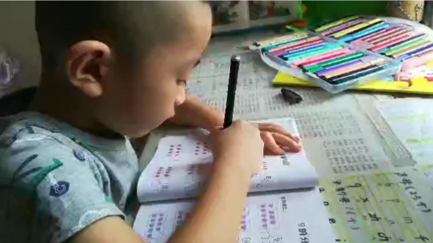 看看宝妈是怎么和孩子一起学习10以内的分解和组成