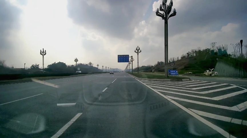 几年前买的#盯盯拍mini2s ,今天去天府新区山卡卡里办点事情