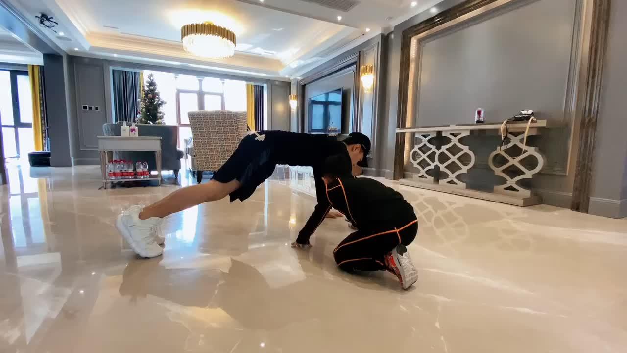 亲子运动打卡翻山越岭 第一天 #亲子运动比拼大奖花落谁家#