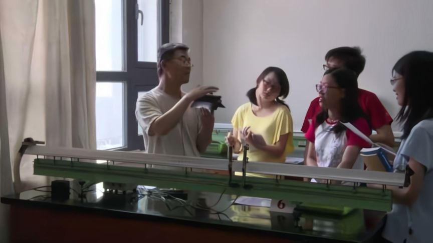 【北京大学】:普通物理实验-第15讲-气轨上弹簧振子的简谐振动