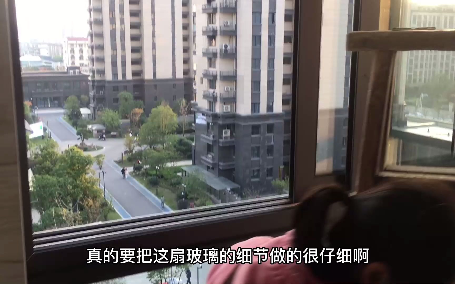 精细擦玻璃技术注意事项,别墅装修新房开荒保洁施工现场现场清洗...