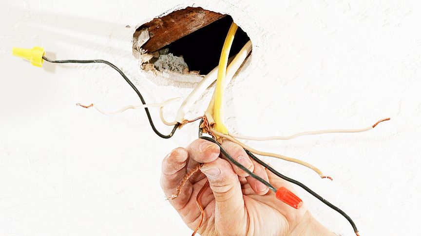 家里漏电,如何找出是哪一根电线漏电?老电工这招绝了,专治漏电