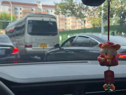 或许大哥也对这款带电吸门,柏林之声的E320充满疑惑吧奔驰e320