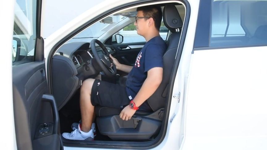 T-ROC探歌2018款车内功能演示,中控布局合理接缝严密,材质讲究