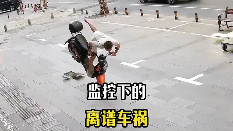 监控下的那些离谱车祸,幸亏监控拍到了,不然还真说不清