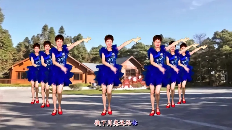 网红《小苹果》广场舞 动感活跃