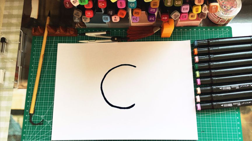 美术老师画卡通,教你用字母C画出一个可爱小海豚