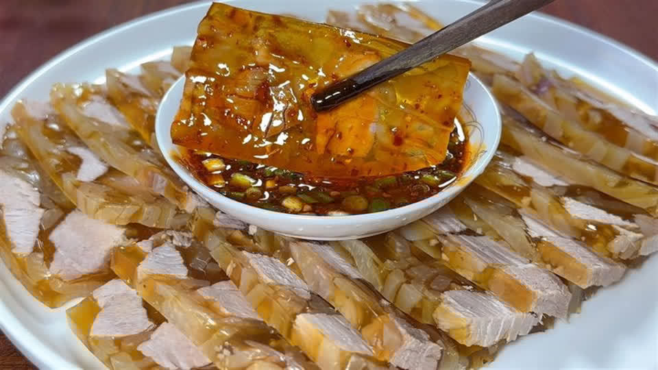 2分钟教你做肉皮冻,晶莹剔透,肉香味浓