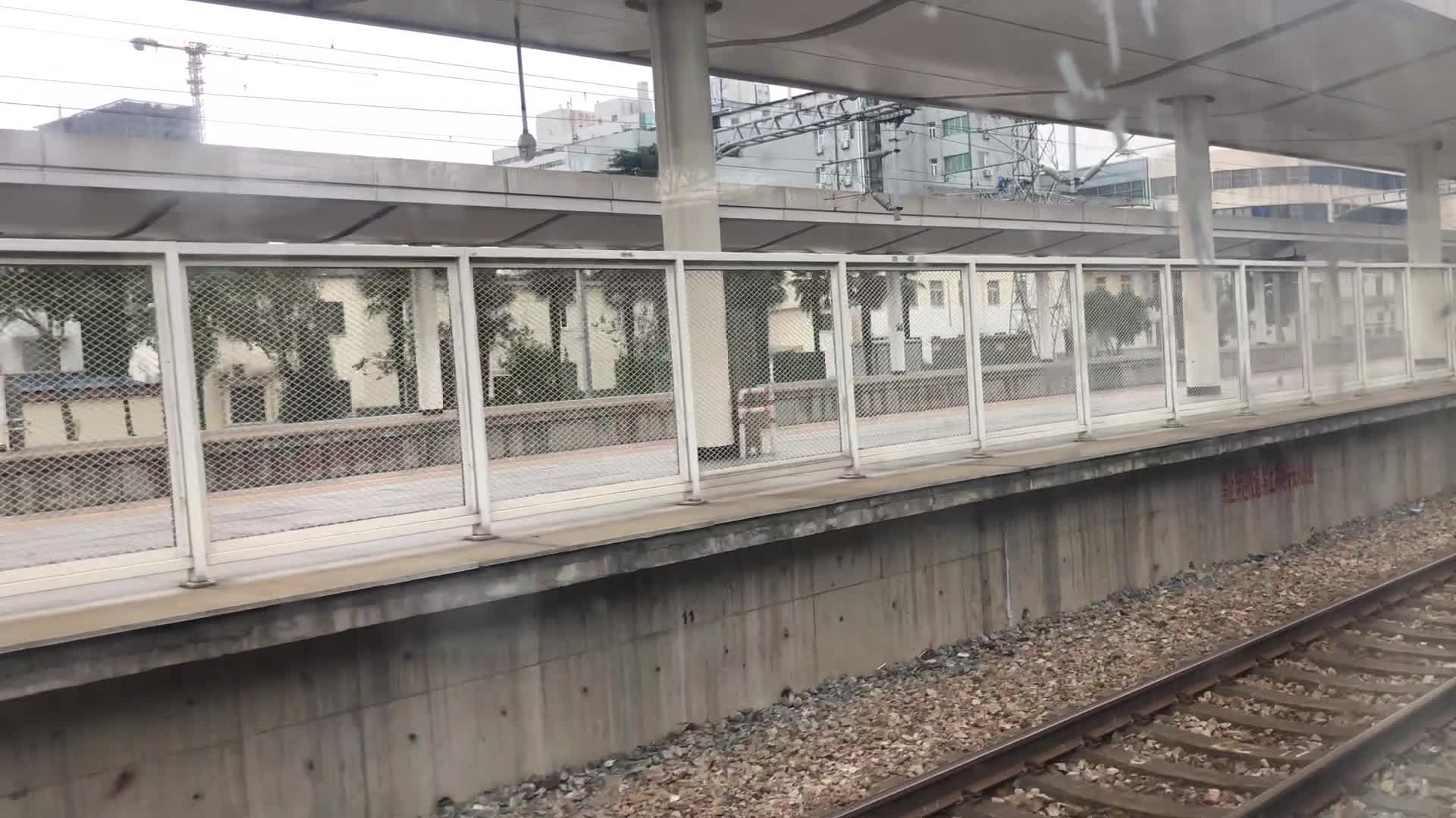 K849次旅客列车(平顶山 — 上海)京沪铁路常州站3道开车,至京沪铁路...