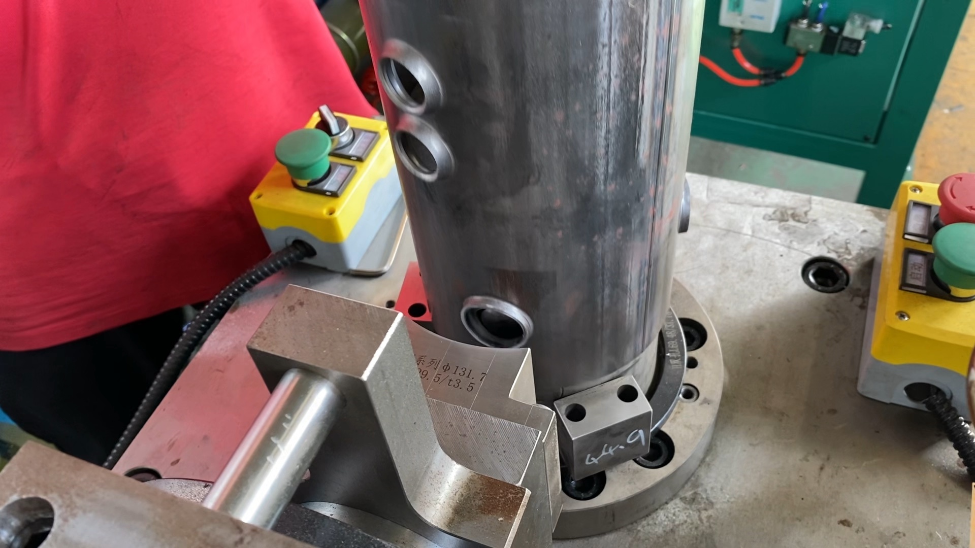 ...圆管冲孔机模具的技术水平有多高呢 圆管打孔、翻边只需一步冲压成型