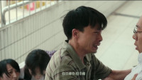 学校发生霸凌事件,学生跳楼死亡,警官面对家长的反驳,无话可说!