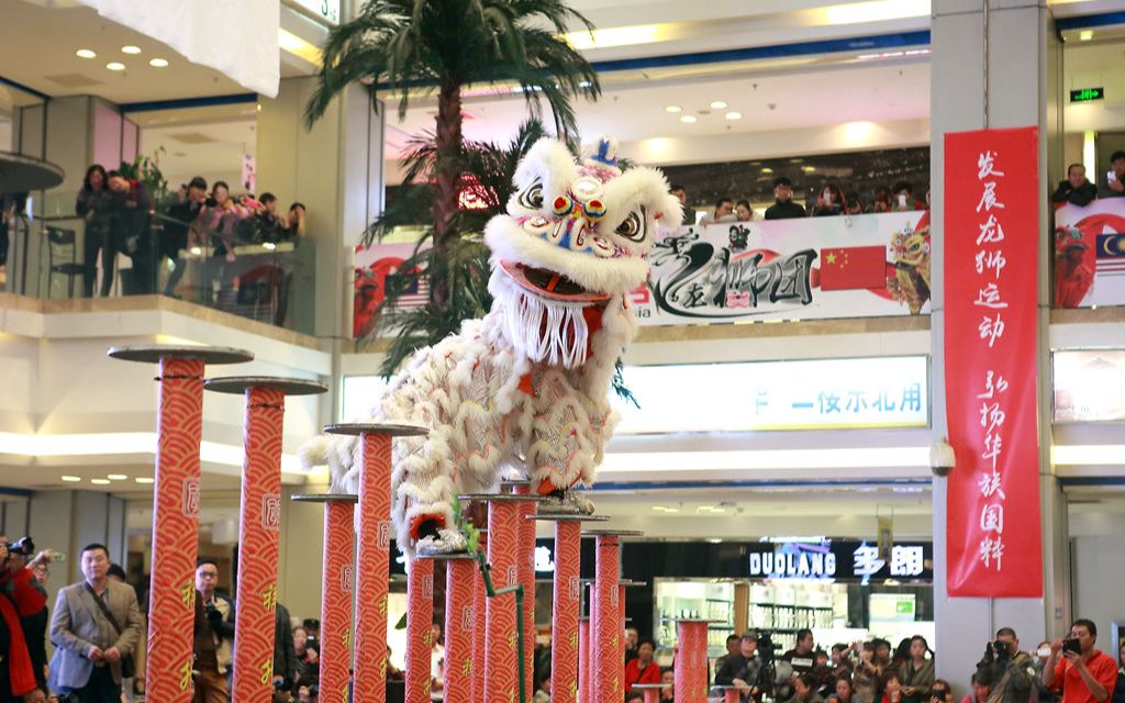 泪目!《雄狮少年》观影现场大学生真人超燃舞狮!听说B站支持每一个...