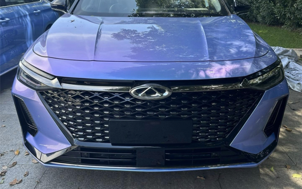 艾瑞泽8C-DM插电混动车型两款前脸版本 亮镀铬和黑化和中网点缀...