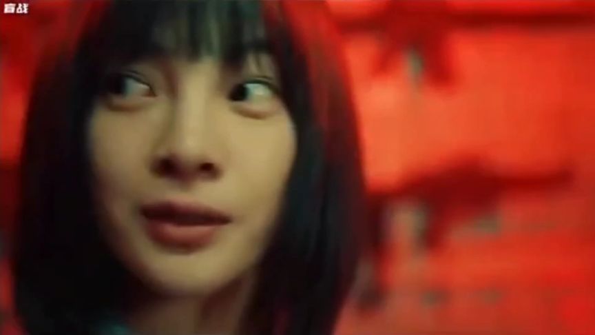 两个美女打斗,精彩激烈,火爆的动作场面成为当下最火网络大电影