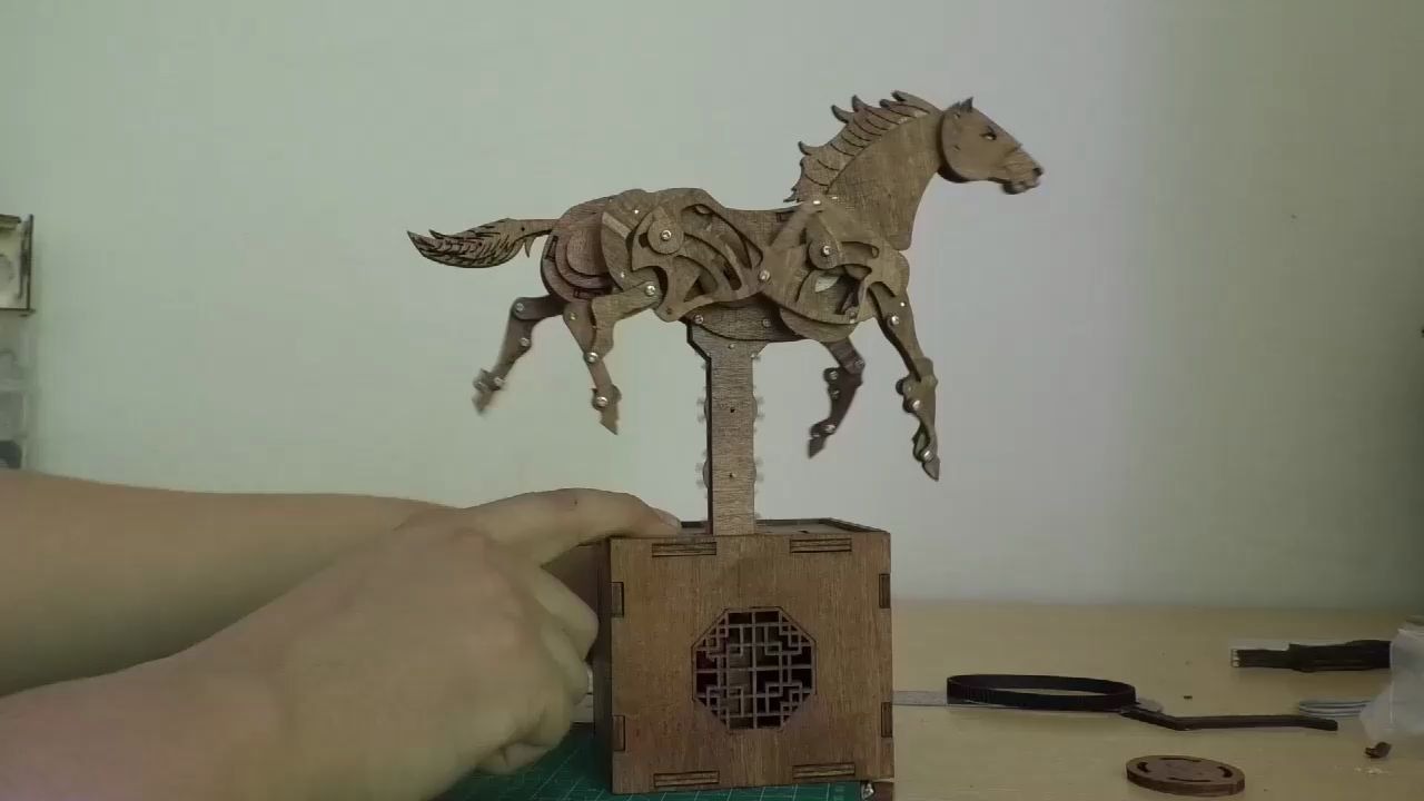 手工制作机械马木质模型,机械木马手工组装,激光切割,需要图纸的可以...