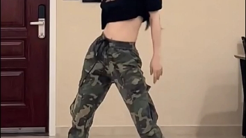 gimme on up打铁舞,来自小红书的球球礼舞蹈博主