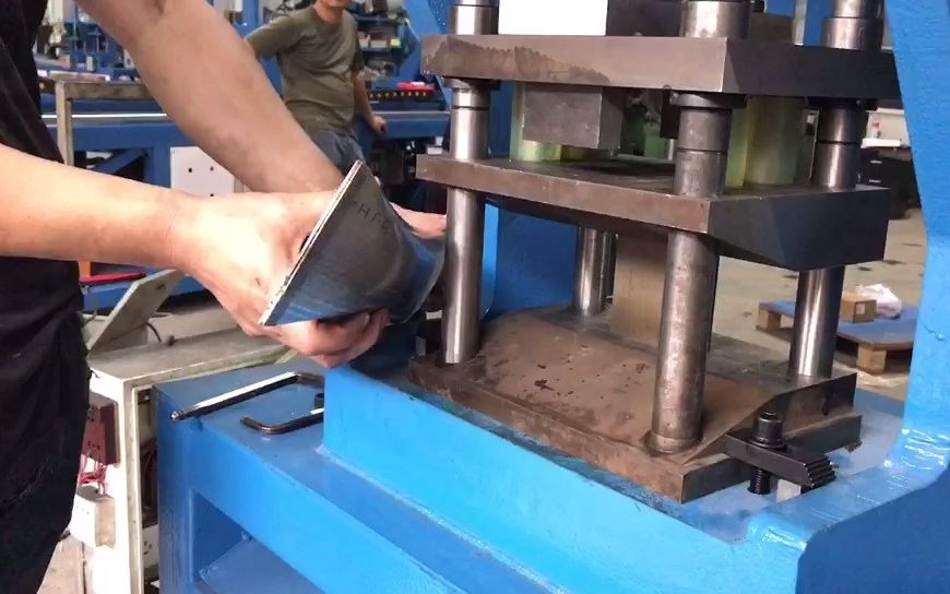 76管压扁厂家销售不锈钢方管圆管压扁机成型机 不锈钢管压扁圈圆...