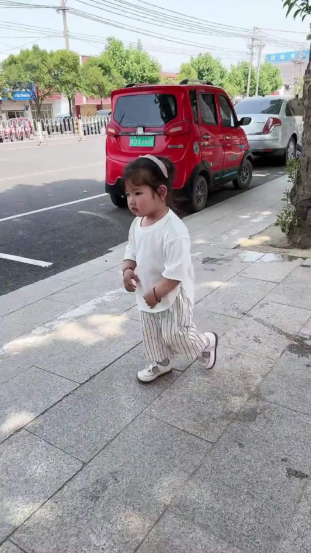 谢谢你闯进我的世界 温暖我#骗你生女儿 #萌娃穿搭 #生女儿就是用来...