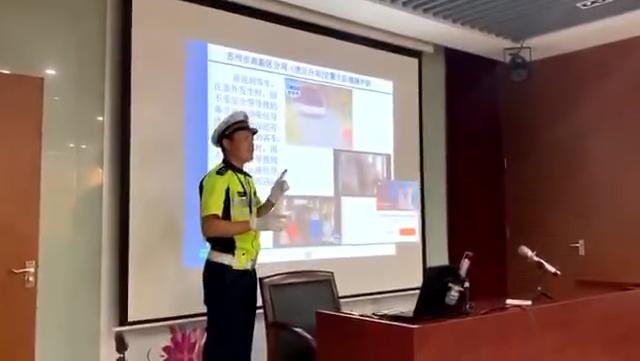 ...高新交警走进市政谈交通】交警蜀黍结合“飓风行动”道路交通安全...