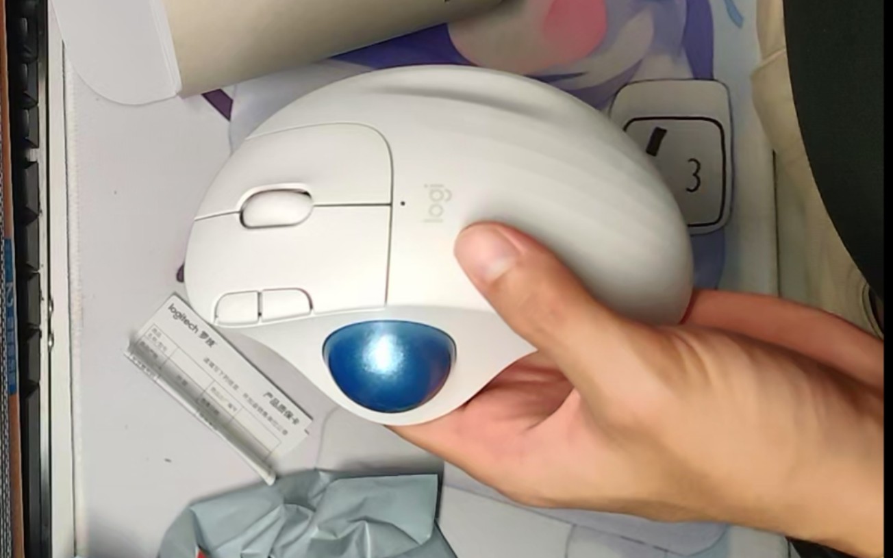 【新来的开箱】轨迹球鼠标!罗技M575开箱,最适合床上使用(双十一...