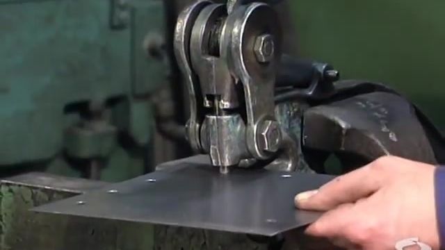 美国的加工工艺教程大全:数控冲床unch Presses
