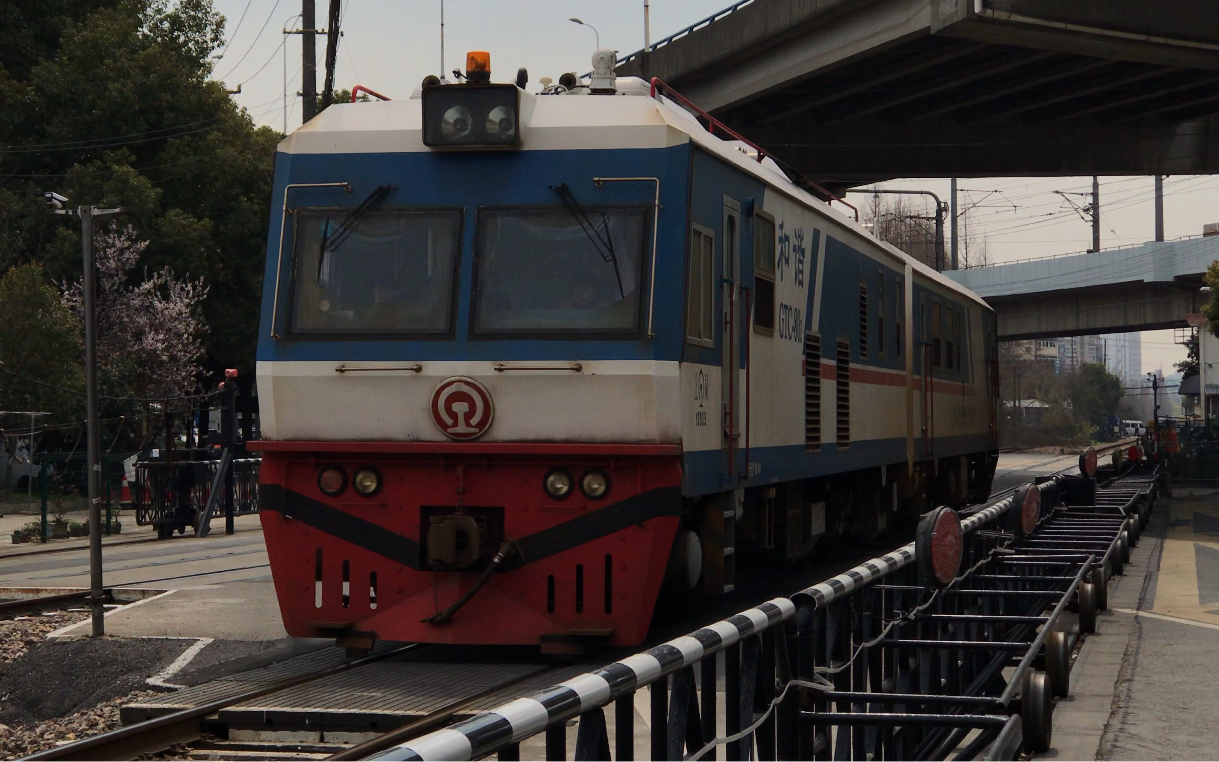 【上海铁路局钢轨探伤车】和谐GTC-80J型钢轨探伤车担当 57539 次...
