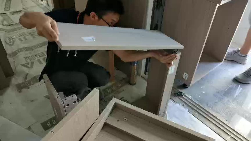 设计师不只会画图,也会安装哦#家装装修 #定制家具 #全屋定制