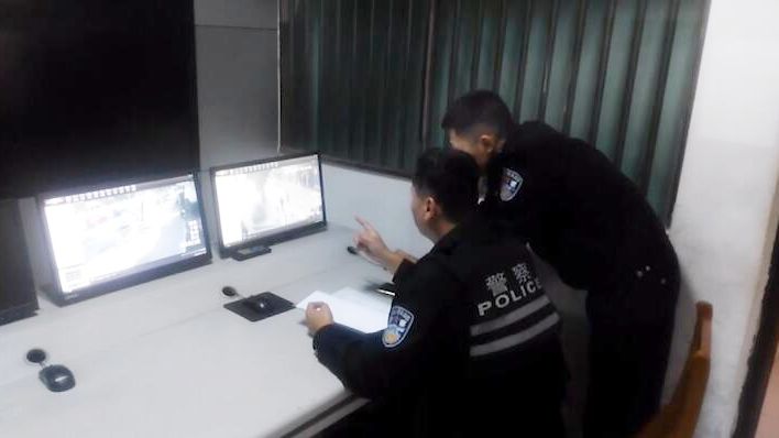 历经30小时终于找到!老人失踪家人苦寻未果,警方深夜进山搜寻