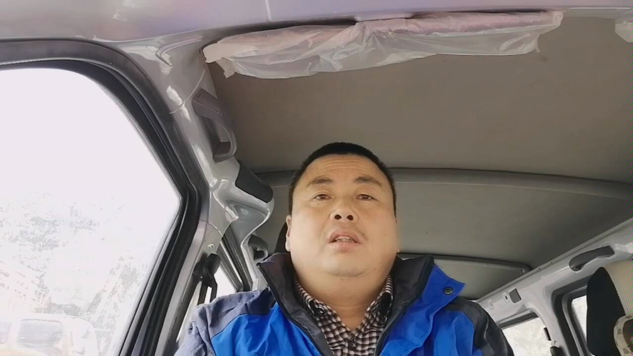 师傅去维修卫生间漏水,半晌气鼓鼓回来,憋屈的想哭