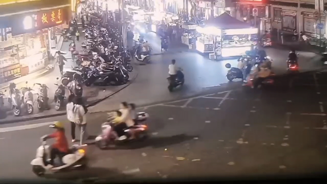 电动车惨烈事故(警示作用)