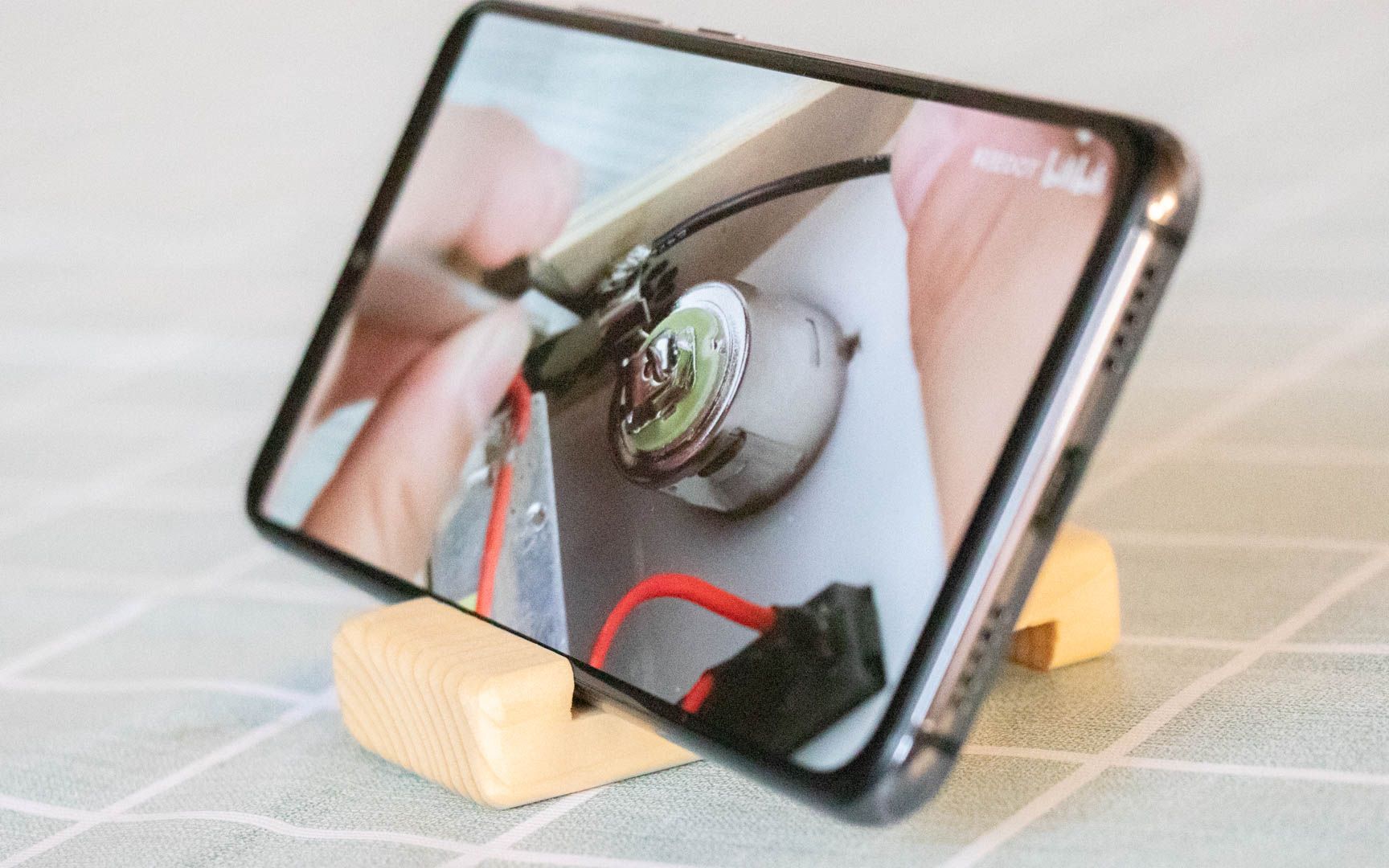 一片木板 自制创意手机支架