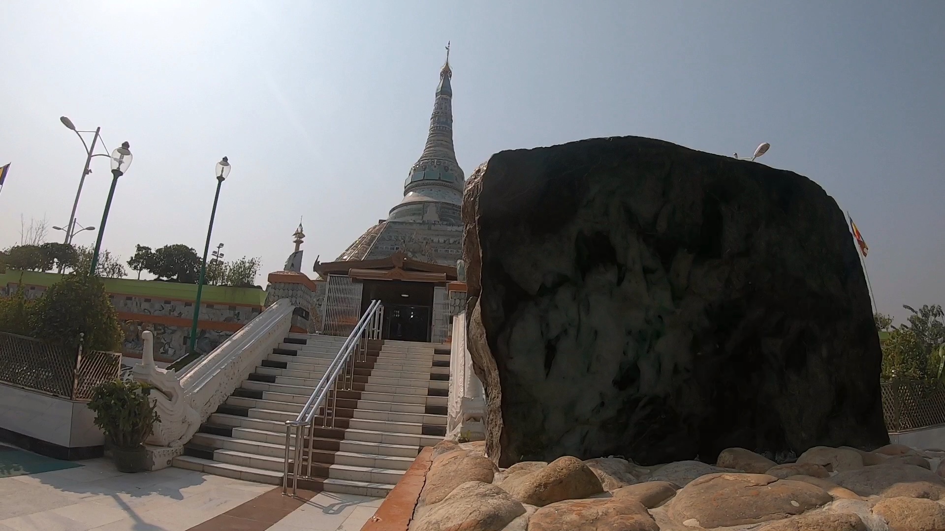 缅甸旅游,遍地翡翠,价格不低