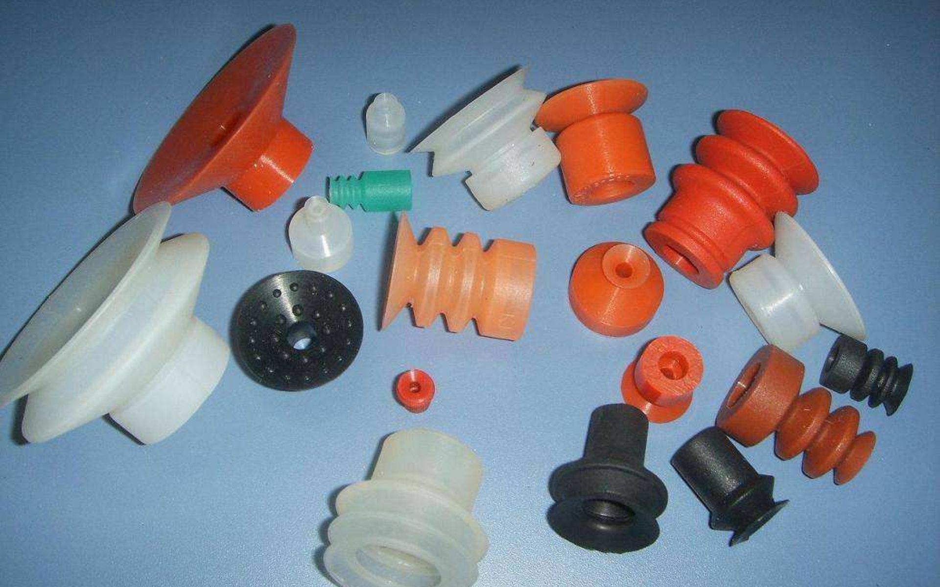 实例:Tray盘搬运机构中的真空吸盘选型计算