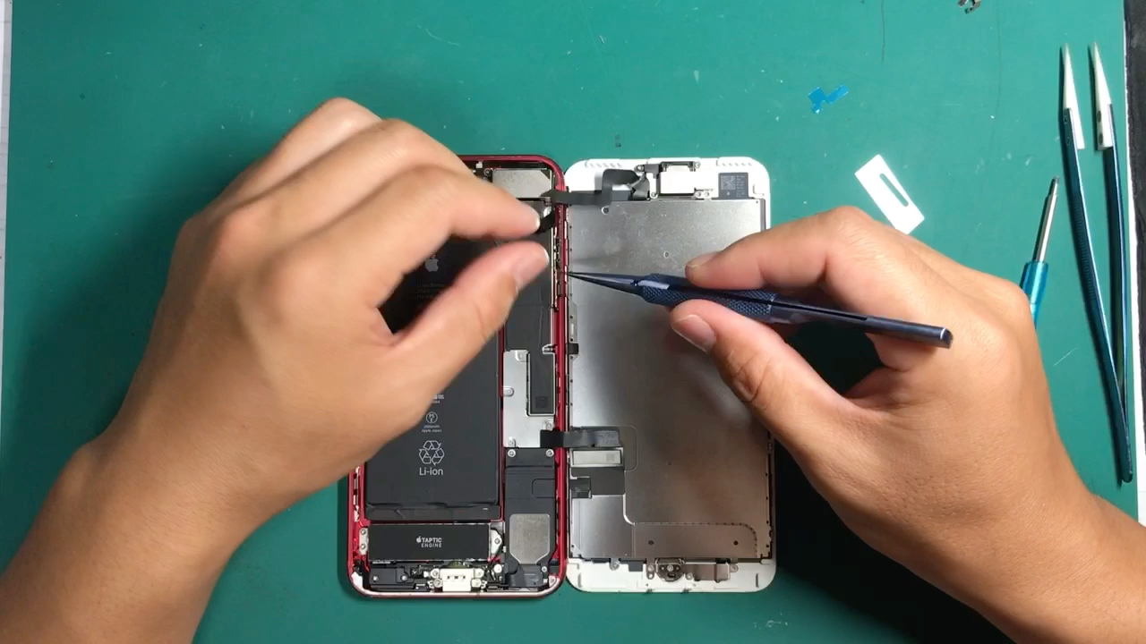 【日常拆机- iPhone8P:更换听筒防尘网】手机听筒全部堵死,声音特别...