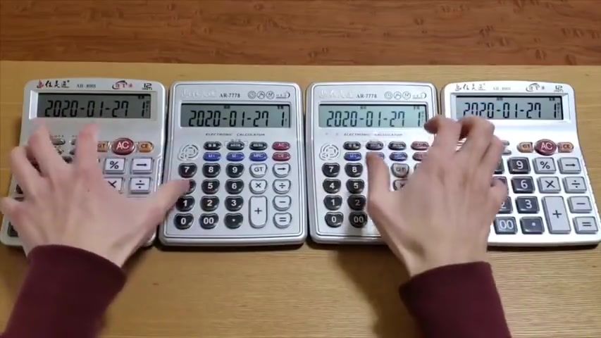 国外钢琴大师竟然用4台计算器演奏,真是音乐鬼才!