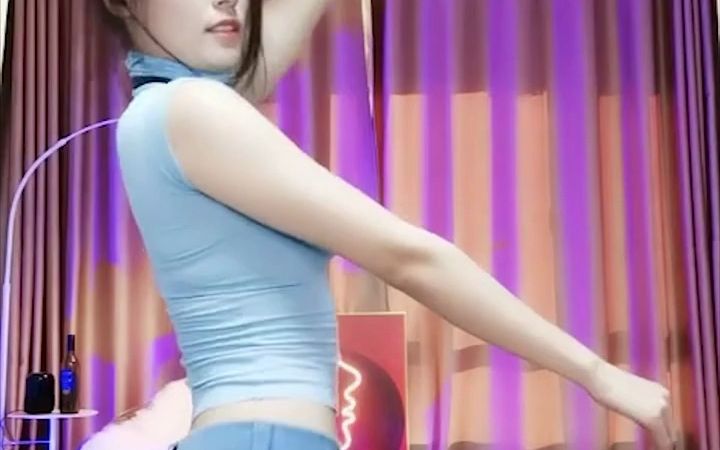 ...裤 - 004 - 紧身牛仔裤美女主播性感直播热舞 自拍擦玻璃热门抖音舞蹈