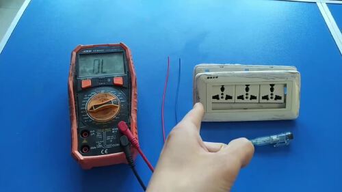 1分钟学会插板接线!火线零线地线快速区分技巧,安全更换不求人