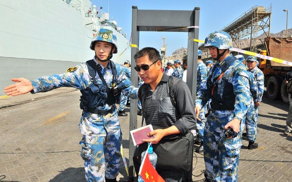 也门撤侨行动迅速,遭一枚炮弹炸落,中国军舰:进入一级战斗准备