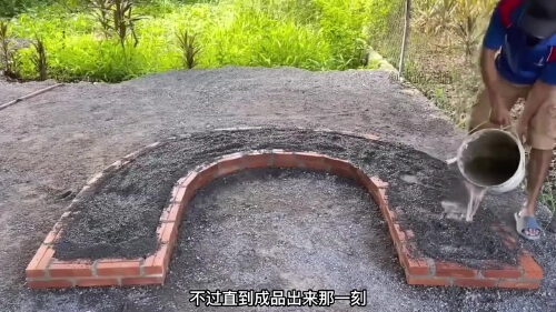 农村手艺人建造的柴火灶,造型独特美观大气,非常适合家用