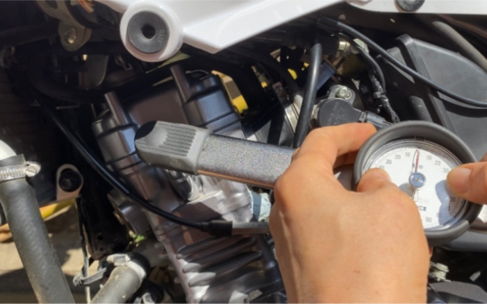 摩托车火花塞氧传感器清洗,及调整原厂间隙