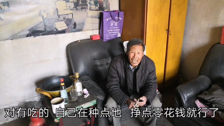 为低保户调完卫星大锅信号,他每年有多少政府补助,听完很暖心