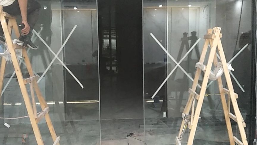 自动玻璃感应门,疫情什么时候才能过啊?